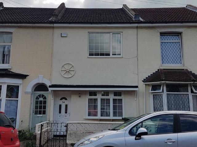 Orchard Road, Hampshire PO4 5 bed house to rent £2,800 pcm £646 pw