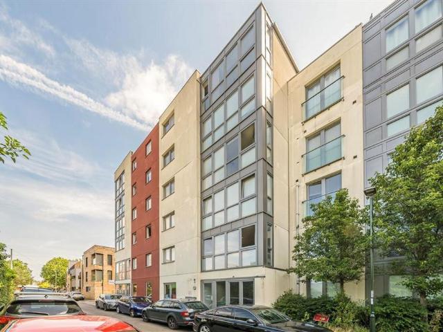 Orchard Road, London TW9 1 bed flat to rent £2,000 pcm £462 pw