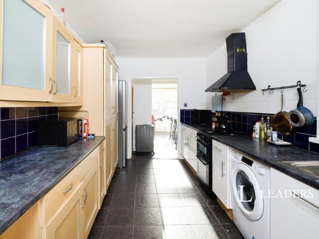 Orchard Road, Southsea, Hampshire, PO4 5 bed terraced house to rent £2,800 pcm £646 pw