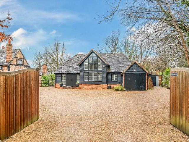 Orchard Road, Reading RG10 3 bed detached house to rent £3,750 pcm £865 pw