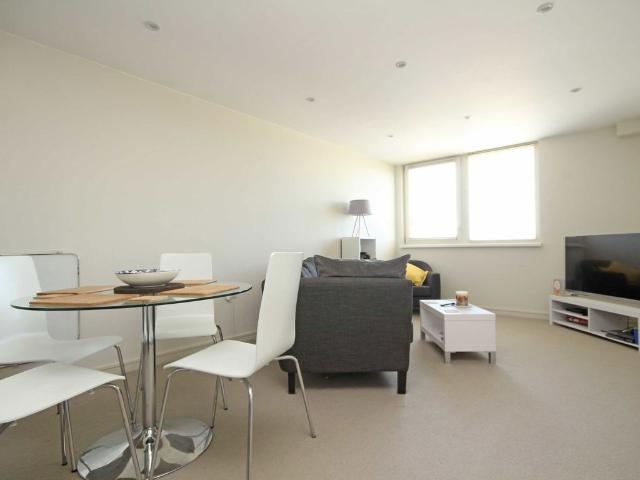 Orchard Road, Richmond TW9, 1 bed flat to rent, £1,900 pcm | PrimeLocation