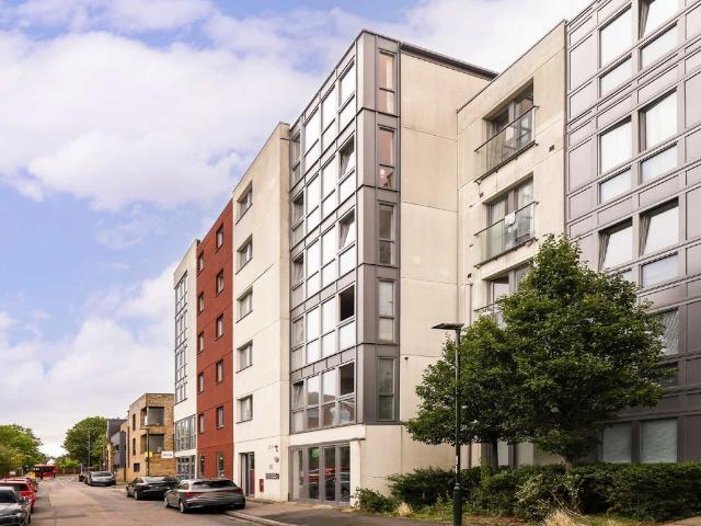 Orchard Road, Richmond TW9, 1 bed flat to rent, £2,000 pcm | PrimeLocation