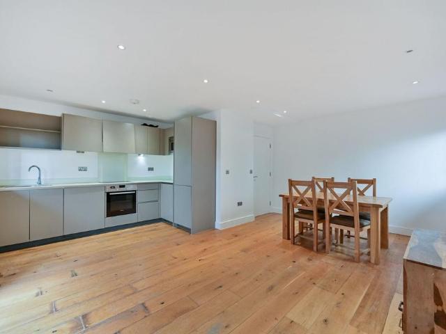 Orchard Road, Richmond, TW9 2 bed flat to rent £2,350 pcm £542 pw