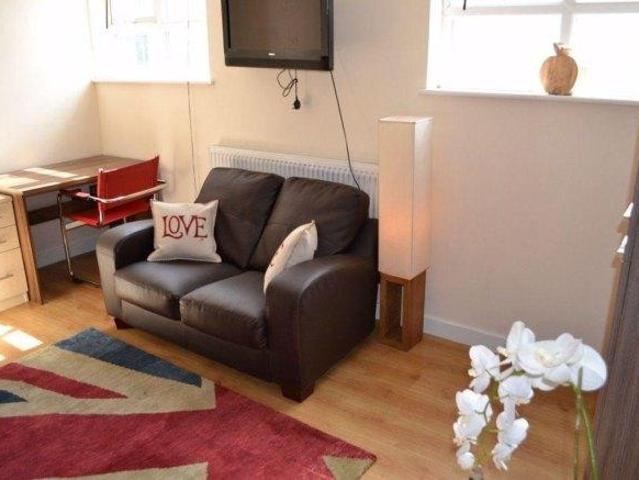Orchard Street 1 bed in a house share to rent £1,126 pcm £260 pw