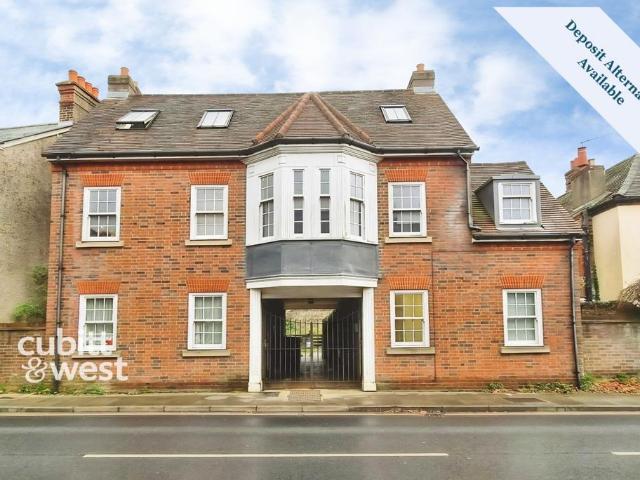 Orchard Street Chichester PO19 4 bed maisonette to rent £1,700 pcm £392 pw
