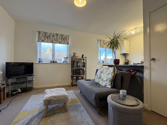 Orchard Street CM2, 2 bed flat to rent, £1,250 pcm | PrimeLocation