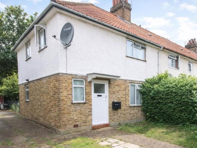 Orchard Waye, Uxbridge UB8, 3 bed property to rent, £2,200 pcm | PrimeLocation