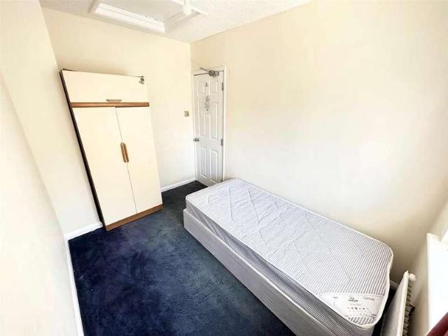 Orchard Waye, Uxbridge, UB8