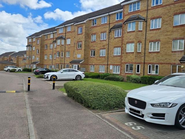 Orchid Close, Luton LU3, 2 bed flat to rent, £1,200 pcm | PrimeLocation