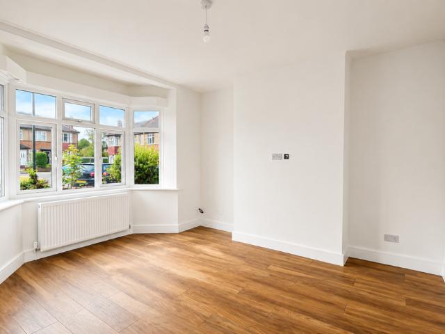 Orchid Road, Southgate N14, 2 bed maisonette to rent, £1,900 pcm | PrimeLocation