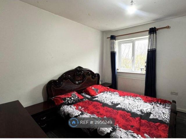 Ordnance Dock Place, Southall UB2, 2 bed flat to rent, £1,500 pcm | PrimeLocation
