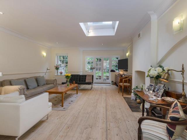 Ordnance Hill, St John's Wood. 4 bed terraced house to rent £10,833 pcm £2,500 pw