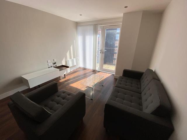 Ordsall Lane, Salford M5, 2 bed flat to rent, £1,300 pcm | PrimeLocation