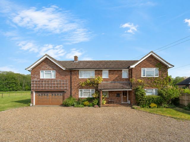 Orestan Lane, Leatherhead KT24 4 bed detached house to rent £3,750 pcm £865 pw