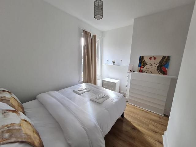 Orford Road, London E17 3 bed flat to rent £2,400 pcm £554 pw