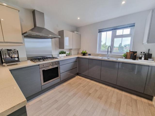 Orgarswick Avenue, Dymchurch, TN29 2 bed flat to rent £1,050 pcm £242 pw
