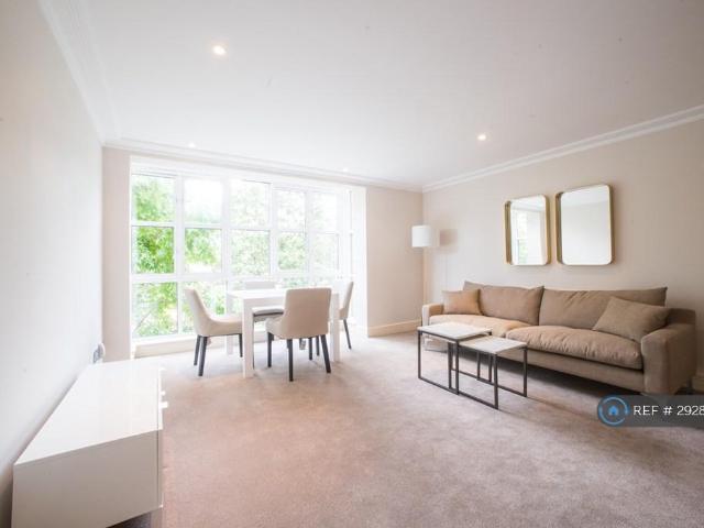 Oriel Drive, London, SW13 1 bed flat to rent £2,300 pcm £531 pw