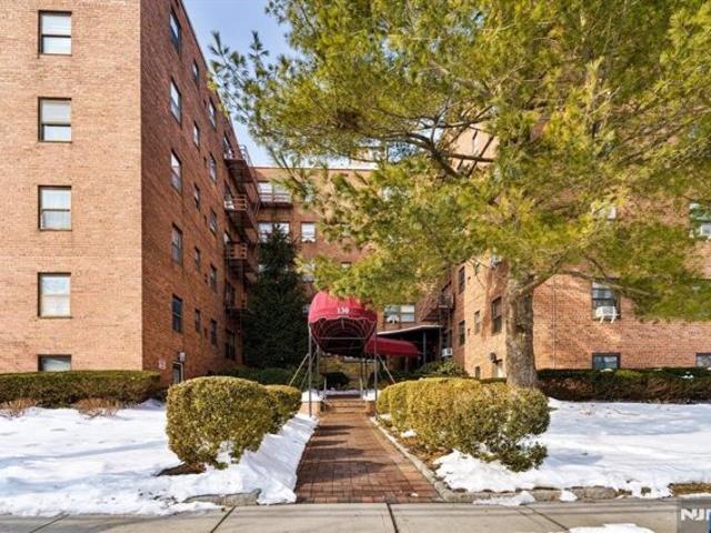 Orient Way Apt H, Rutherford, Condo For Sale