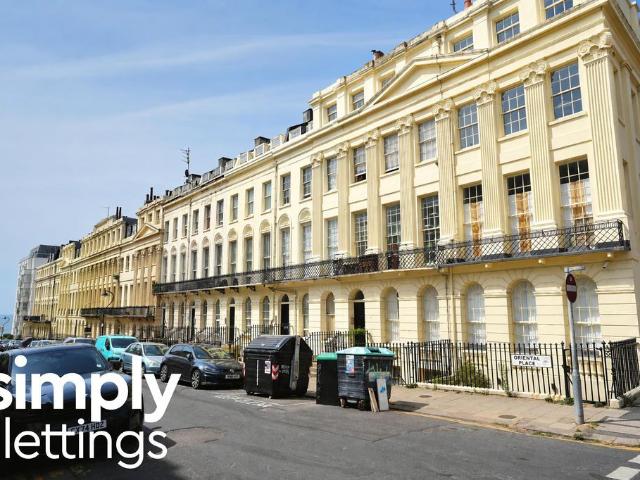 Oriental Place, Brighton BN1, 2 bed flat to rent, £1,495 pcm | PrimeLocation