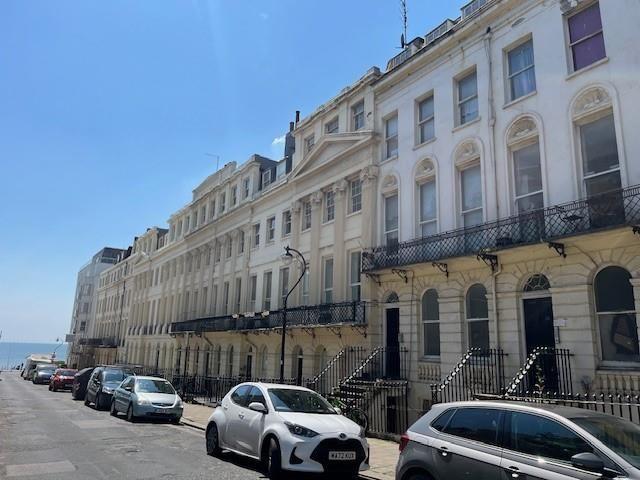 Oriental Place, Brighton BN1, 2 bed flat to rent, £1,550 pcm | PrimeLocation
