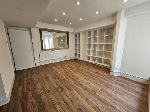 Oriental Place, Brighton BN1 2 bed flat to rent £1,750 pcm £404 pw