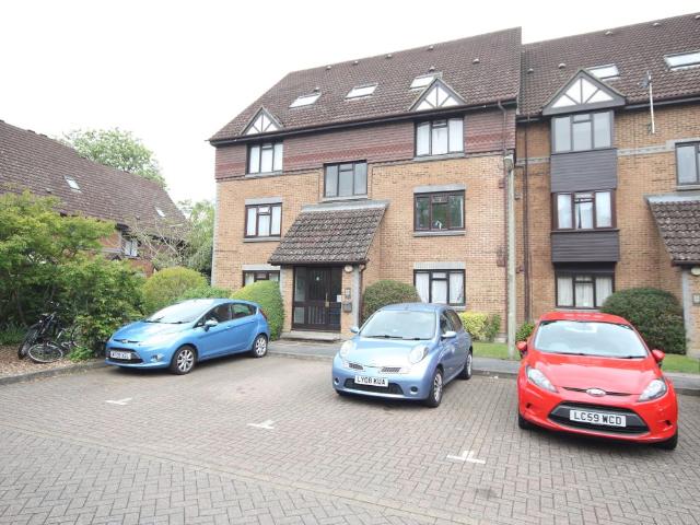 Oriental Road, Woking GU22, Studio to rent, £975 pcm | PrimeLocation