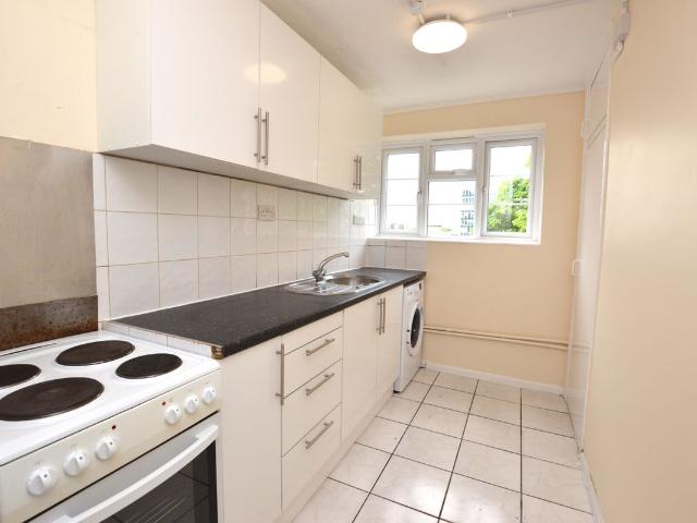 Oriental Road, Woking GU22, 1 bed flat to rent, £1,150 pcm | PrimeLocation