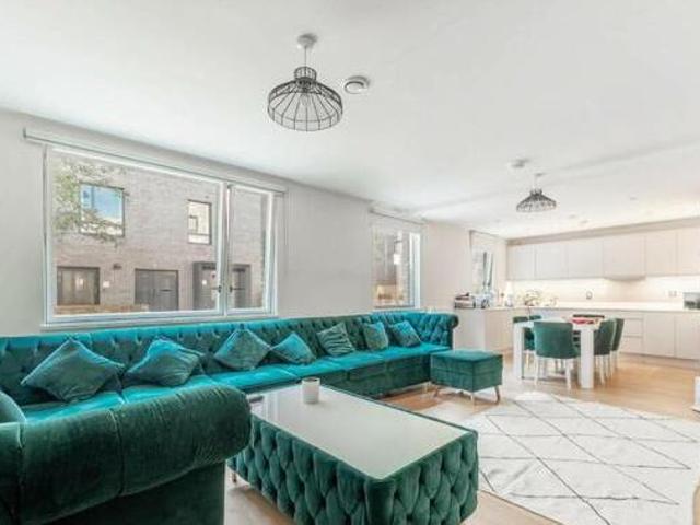 Oriental Square, Colindale, 4 Bedroom Semi detached