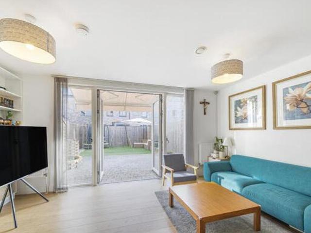Oriental Square, London, 3 Bedroom Terraced