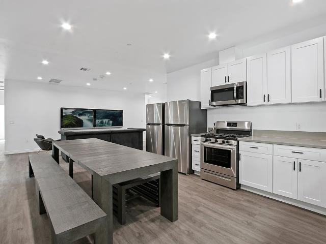 Orion 668 28th 7 Bedroom Apartment for Rent at 668 W 28th St, Los Angeles, CA 90007 Congress North
