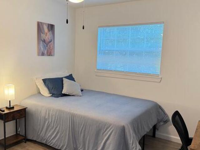 Orlando Cozy House, located near the airport and downtown, offers the ideal combination of comfort, convenience, and accessibility