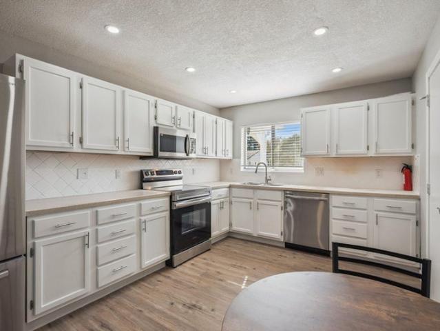 Orlando Home, a 13 minute walk to transit stop Uni
