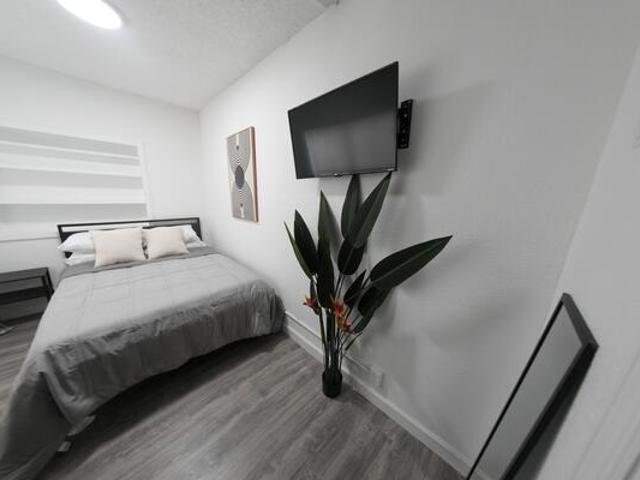 Orlando Home | Prime Location + Transit N Semoran Blvd and Old Cheney Hwy
