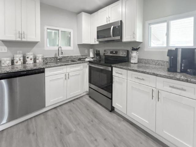 Orlando House with Dining area. Modern & newlyreno