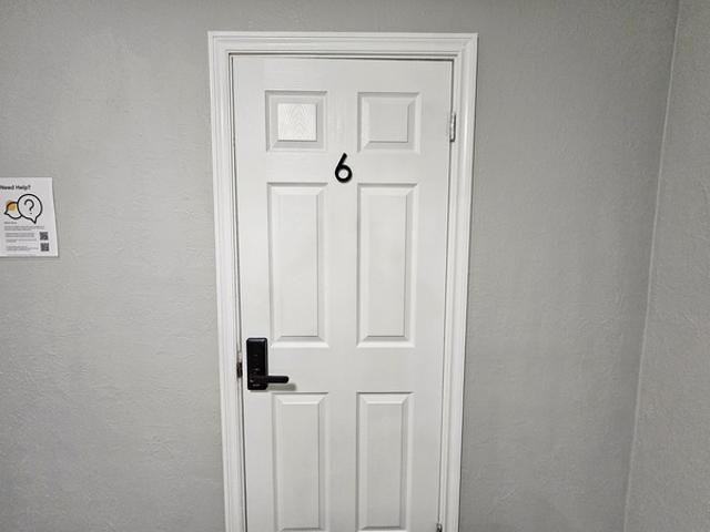 Orlando House with Dining area. Newly renovated & comfortable. Close to public transportation