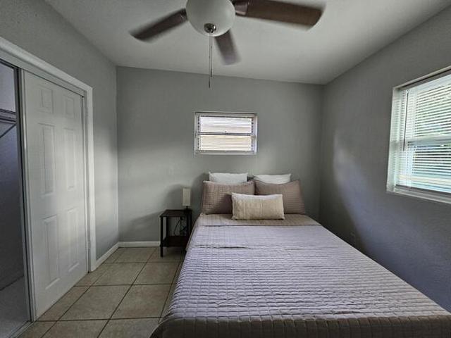 Orlando House with Dining area. Newly renovated & comfortable. Close to public transportation