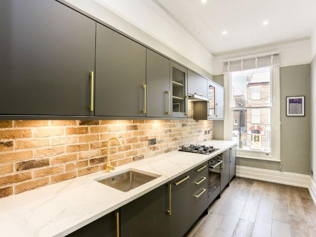 Orlando Road, London SW4, 2 bed flat to rent, £3,150 pcm | PrimeLocation