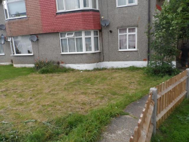 Orpington, London BR5, 2 bed flat to rent, £1,600 pcm | PrimeLocation