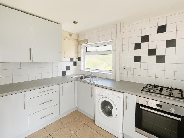 Orston Drive, Nottingham, NG8 3 bed semi detached bungalow to rent £1,275 pcm £294 pw