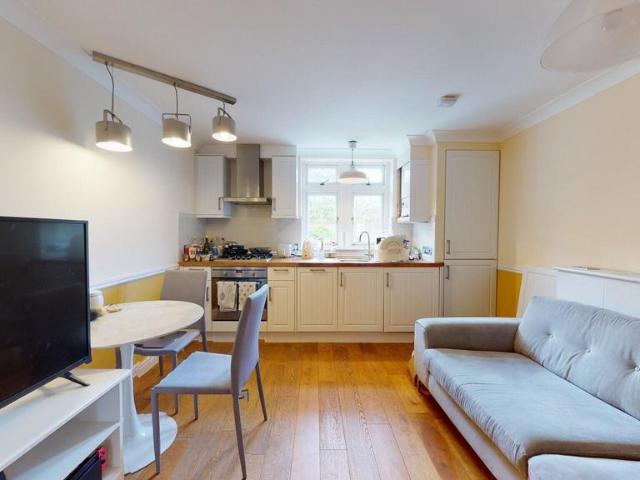 Orsett Terrace, London W2 2 bed flat to rent £2,750 pcm £635 pw
