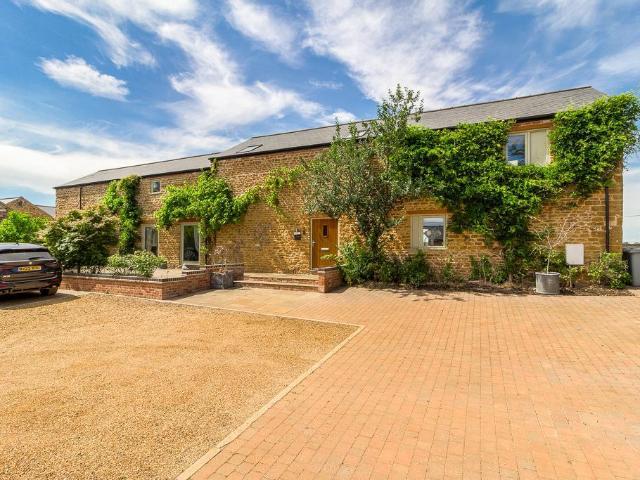 Orton NN14 5 bed character property to rent £4,950 pcm £1,142 pw