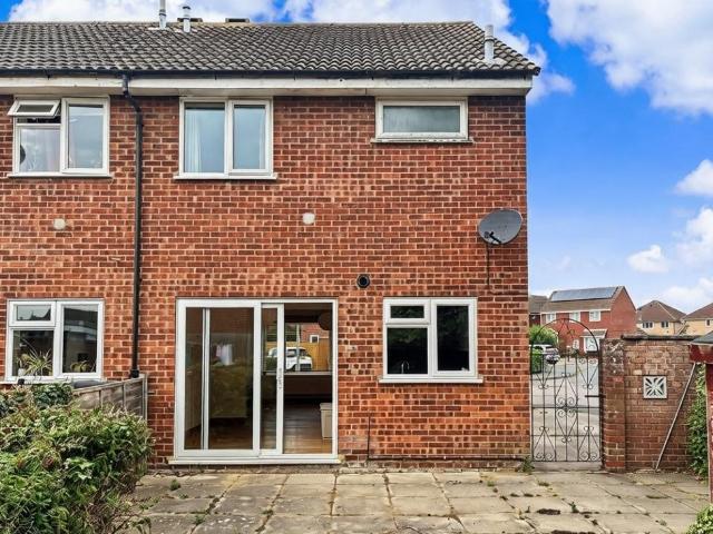 Orwell Close, Cambs PE27 3 bed apartment to rent £1,325 pcm £306 pw