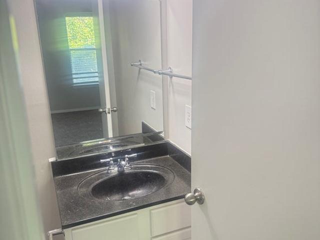 own bathroom its smoking deposit nonrefundable