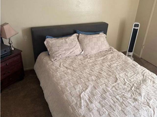 Own bedroom w/walk in closet