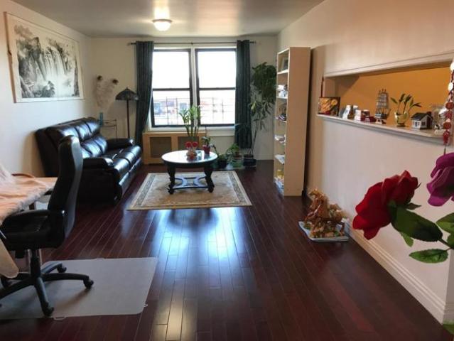 Owner sale 3 bed room with 2 full bath coop $558000