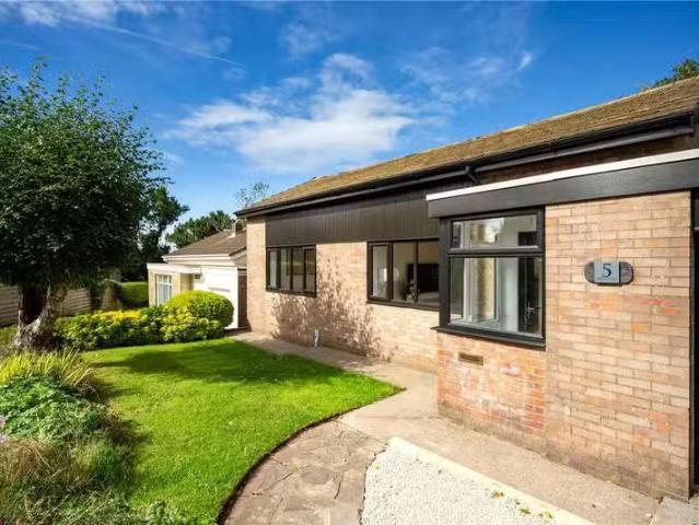 Owain Close, Cyncoed, Cardiff, CF23 2 bed bungalow for sale.