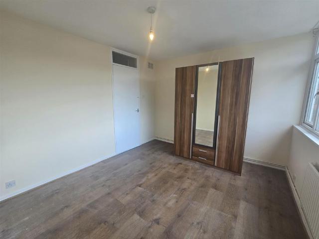 Owen Close, London SE28