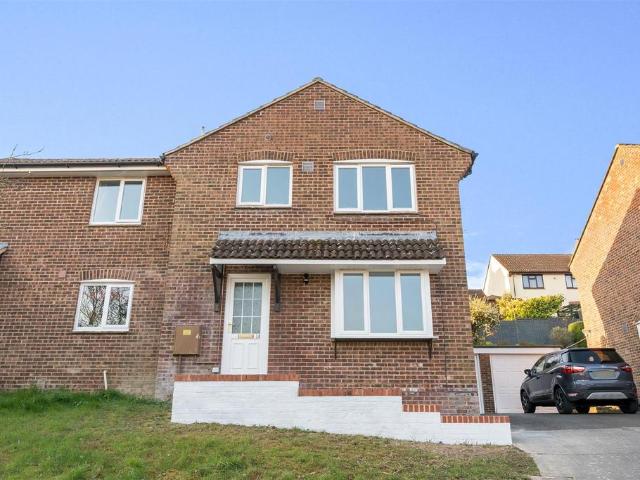 Owlswood, Salisbury SP2 3 bed semi detached house to rent £1,550 pcm £358 pw