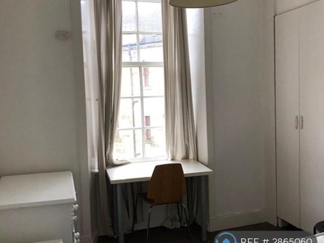 Otago Street, Glasgow, G12 4 bed flat to rent £2,600 pcm £600 pw