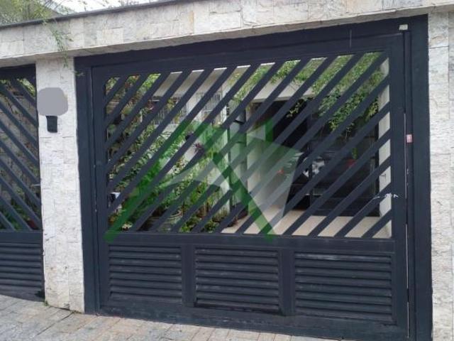 Ótima casa na Al. Cassaquera com 4 casas alugadas! Ao lado da Av. Pres. Kennedy